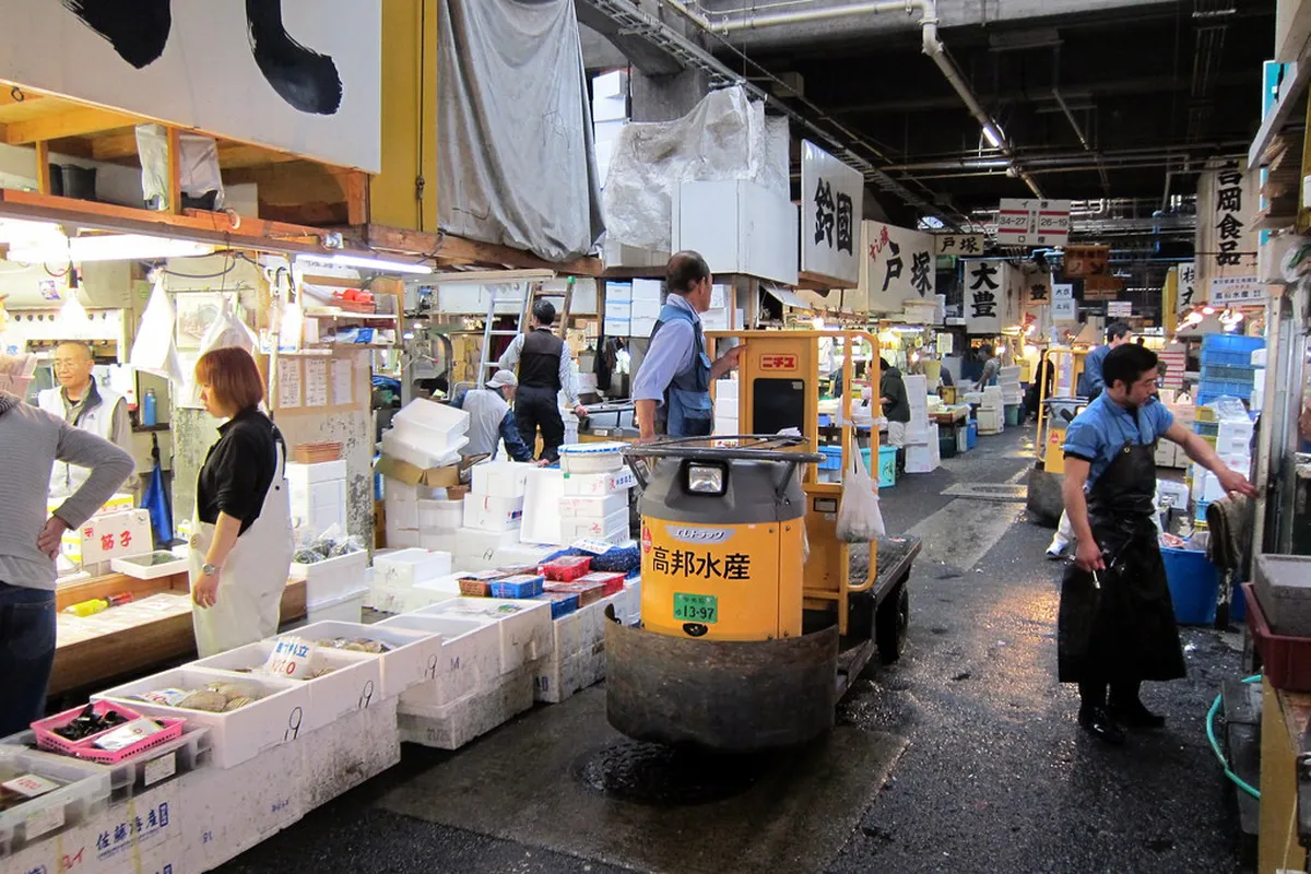 Tsukiji Outer Market Visitor Guide: 9 Things to Know | Japan Activity